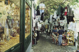 Εγκύκλιος Παιδεία: ΤΡΙΑΝΤΑ ΕΝΝΙΑ ΚΑΦΕΝΕΙΑ ΚΑΙ ΕΝΑ ΚΟΥΡΕΙΟ