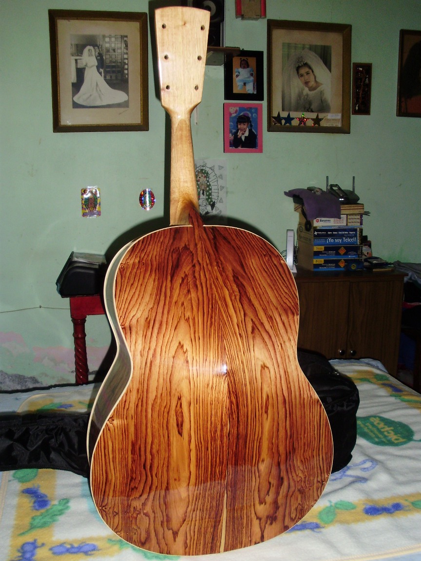 GUITARRONES