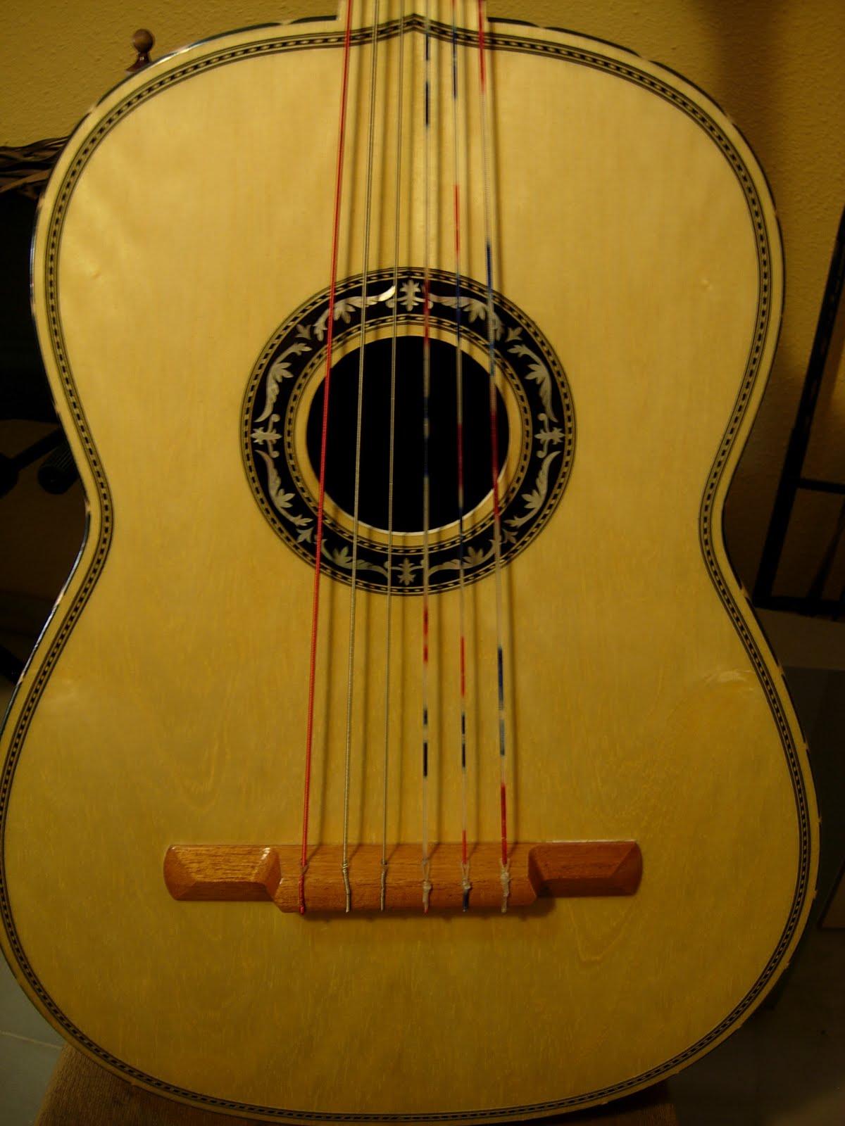 GUITARRONES: GUITARRON MORA