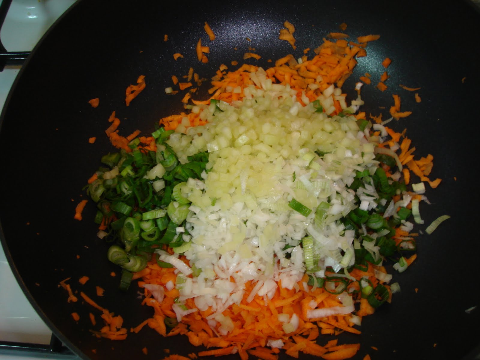 Pe masa din bucatarie: Pipote si inimi de pui cu mazare