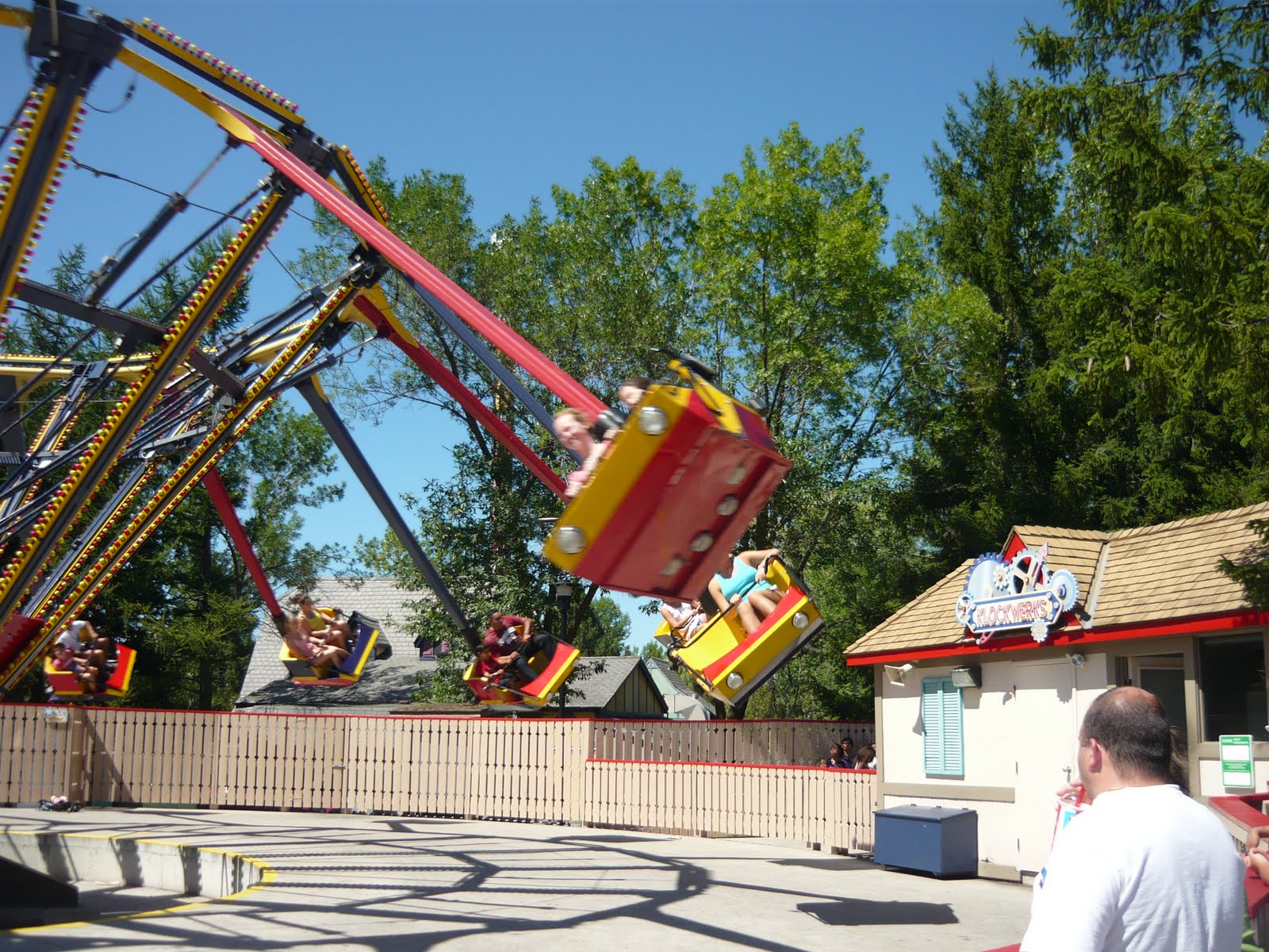 Check out this cool theme park in Toronoto: Canada's Wonderland | BOOMSbeat