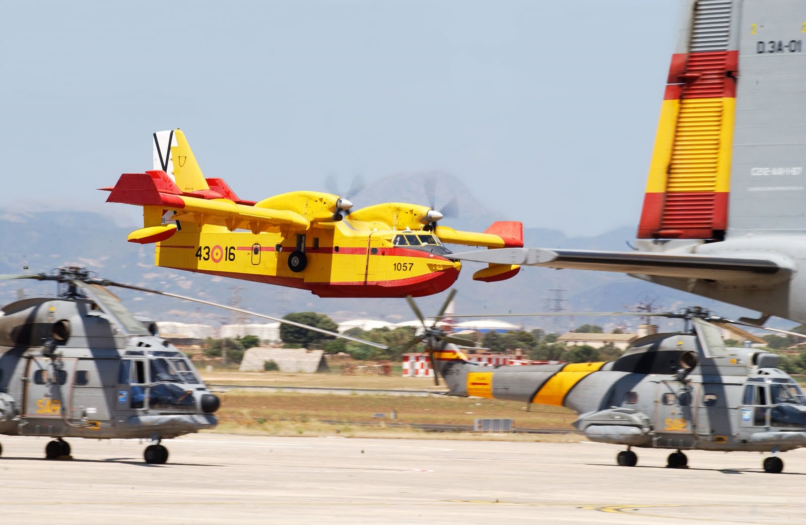 * El sitio de "jactres" *: Canadair CL 415 - Grupo 43 del E.d.A. "Apaga ...