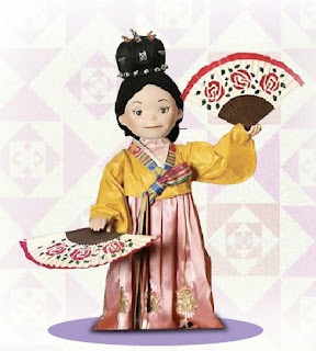 Hong Kong Disneyland Guide & Review: It's A Small World - Costumes