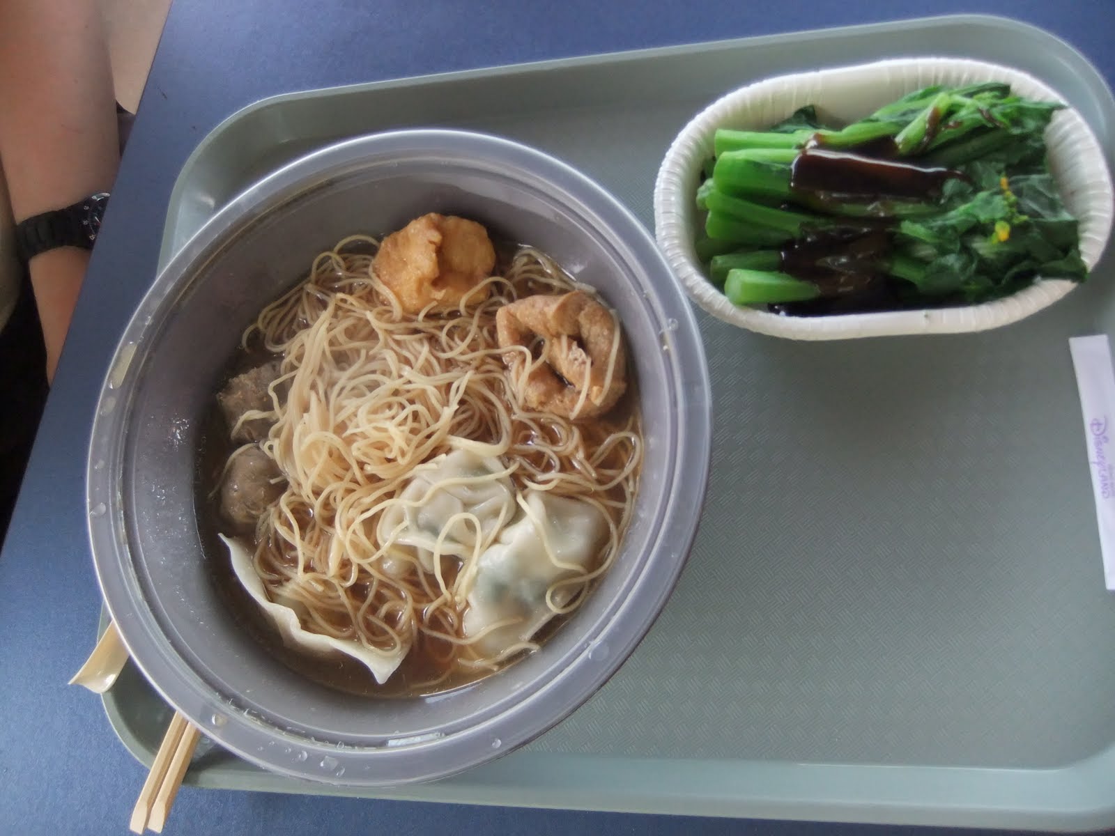 Hong Kong Disneyland Guide & Review: Comet Cafe