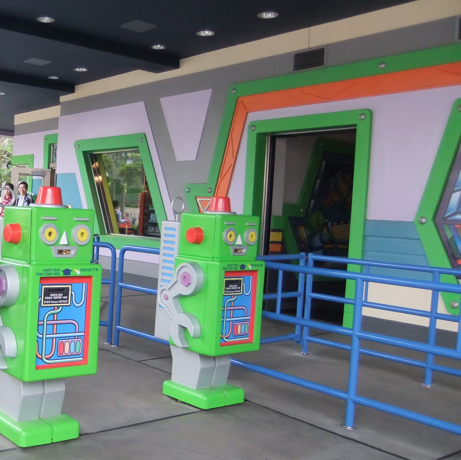 Hong Kong Disneyland Guide & Review: Buzz Lightyear Astro Blasters