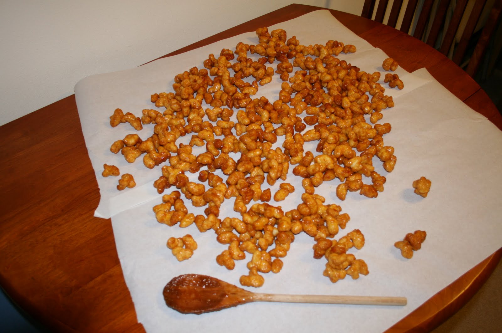 Molly Bee's Kitchen: Caramel Corn Pops