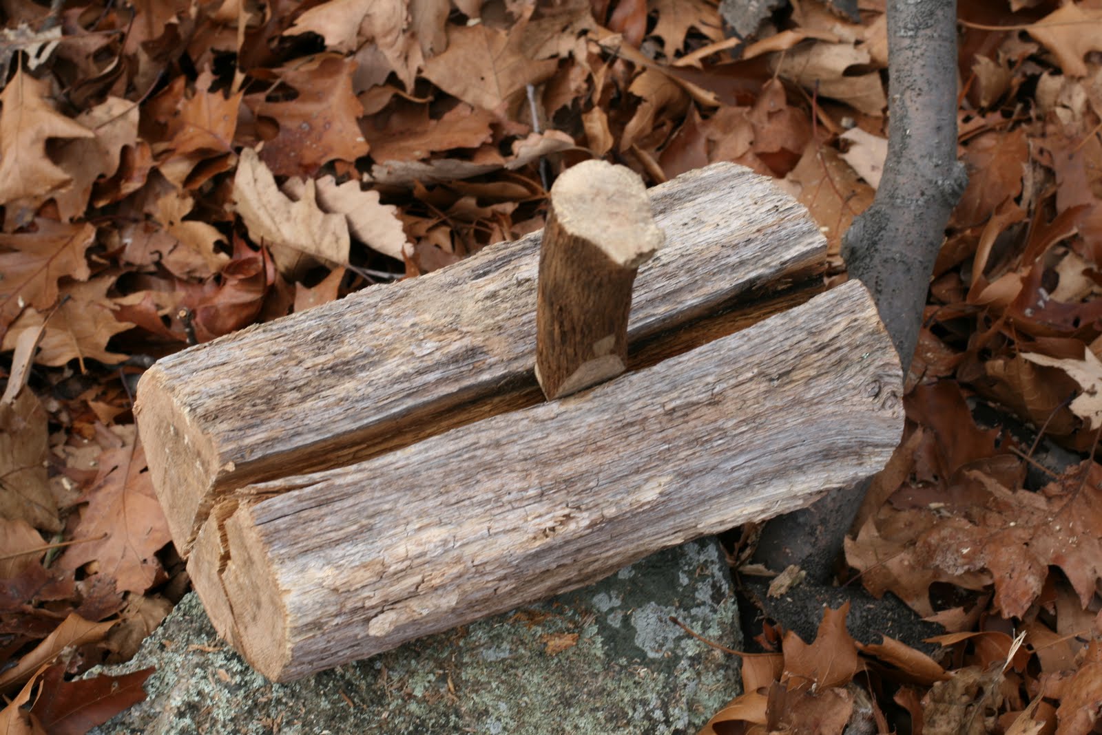 Wood Trekker How To Split A Big Log With A Little Knife