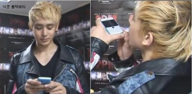 KPOP Latest News: What Smartphones Do Idol Stars Use?: iPhone VS Blackberry