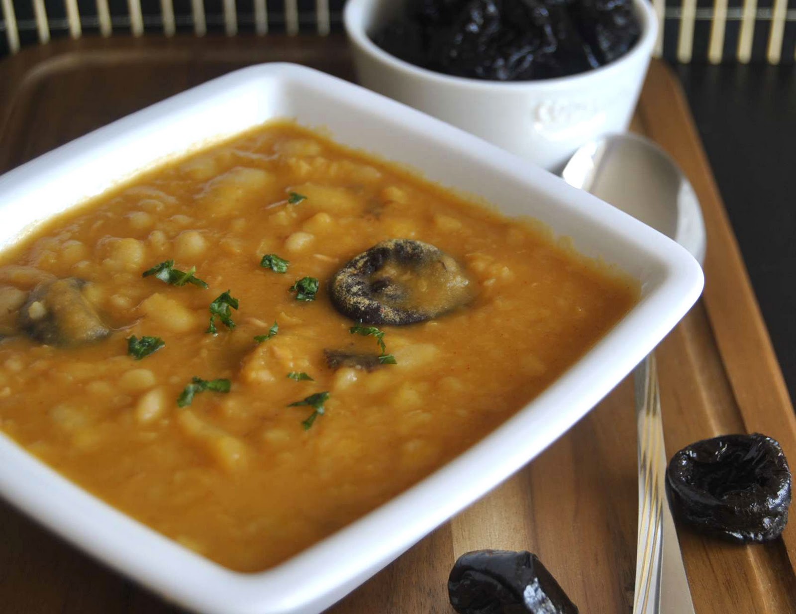 La casa de vainilla: Pasulj sa suvim sljivama/Bean and prune casserole