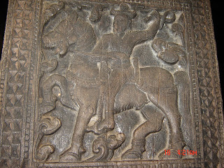 Ambakke Dewalaya: Ambakka - Carved Wooden Pillars