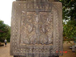 Ambakke Dewalaya: Ambakka - Carved Wooden Pillars