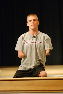 Media dis&dat: Amputee wrestler: "Life is frickin' sweet"