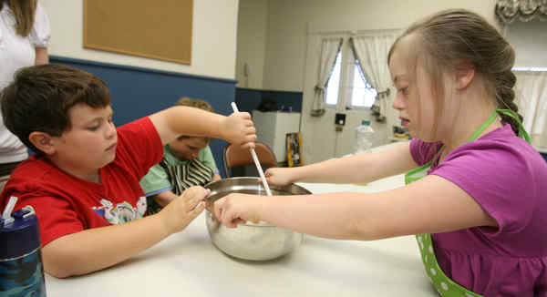Media dis&dat: Cooking club for kids with disabilities filled with fun ...