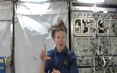 Media dis&dat: Astronaut Tracy Caldwell Dyson gives talk in sign ...