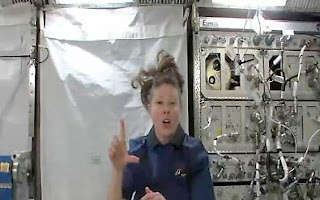 Media dis&dat: Astronaut Tracy Caldwell Dyson gives talk in sign ...