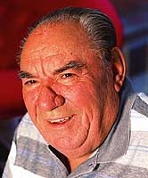 JORNAL FOLHA 8P3: SAMUEL KLEIN FECHA CASAS BAHIA E VAI MORAR NO UBESQUESTÃO