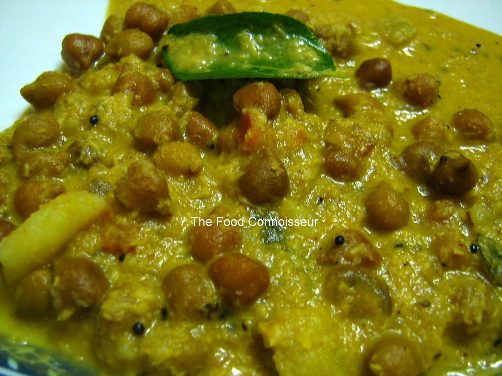 The Food Connoisseur: Kadala Curry (Black Chickpeas in coconut gravy)
