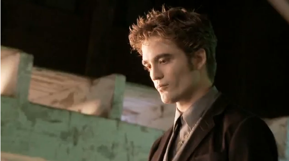 WEIRDLAND: Robert Pattinson - Edward with red eyes and Volturi crest