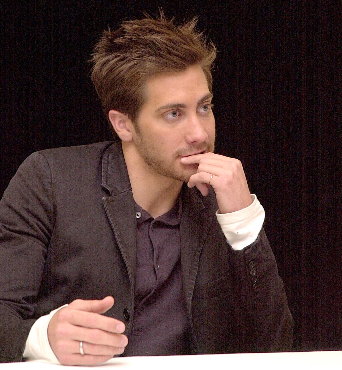 WEIRDLAND: A bit of tongue, biting & caressing lips and pouting