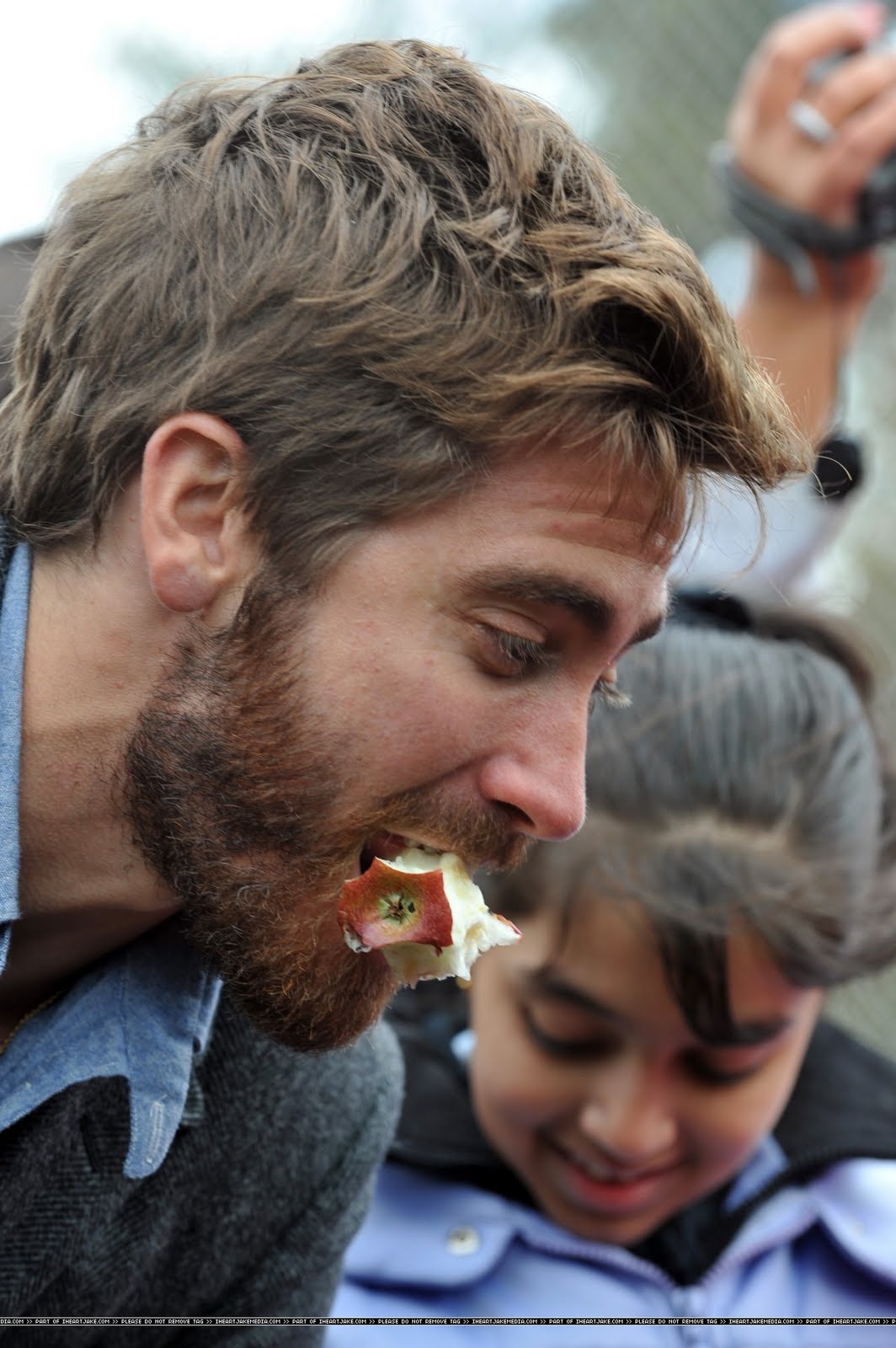 Kirsten Dunst And Jake Gyllenhaal Eating