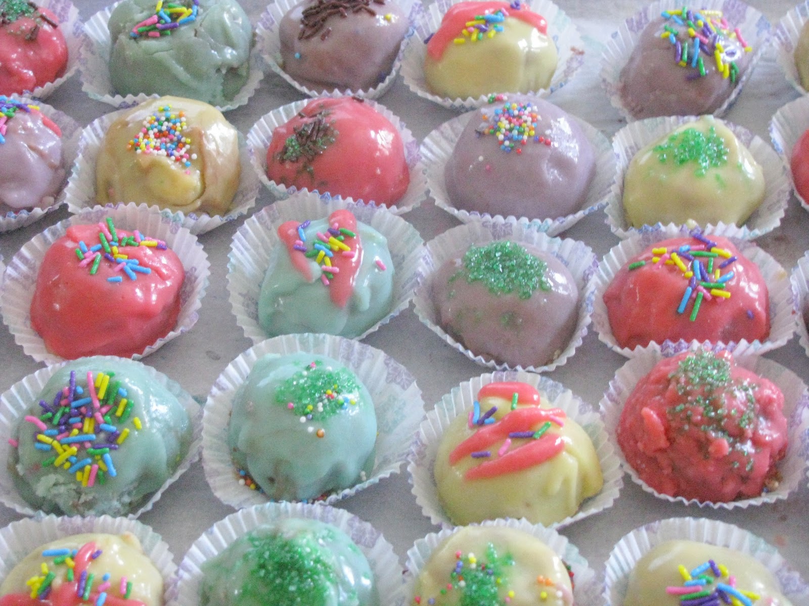 Pastel-Coated Cocoa BonBons For A Valentine Gift
