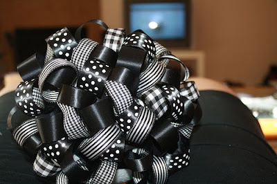 Becoming Dee: DIY: Ribbon Ball