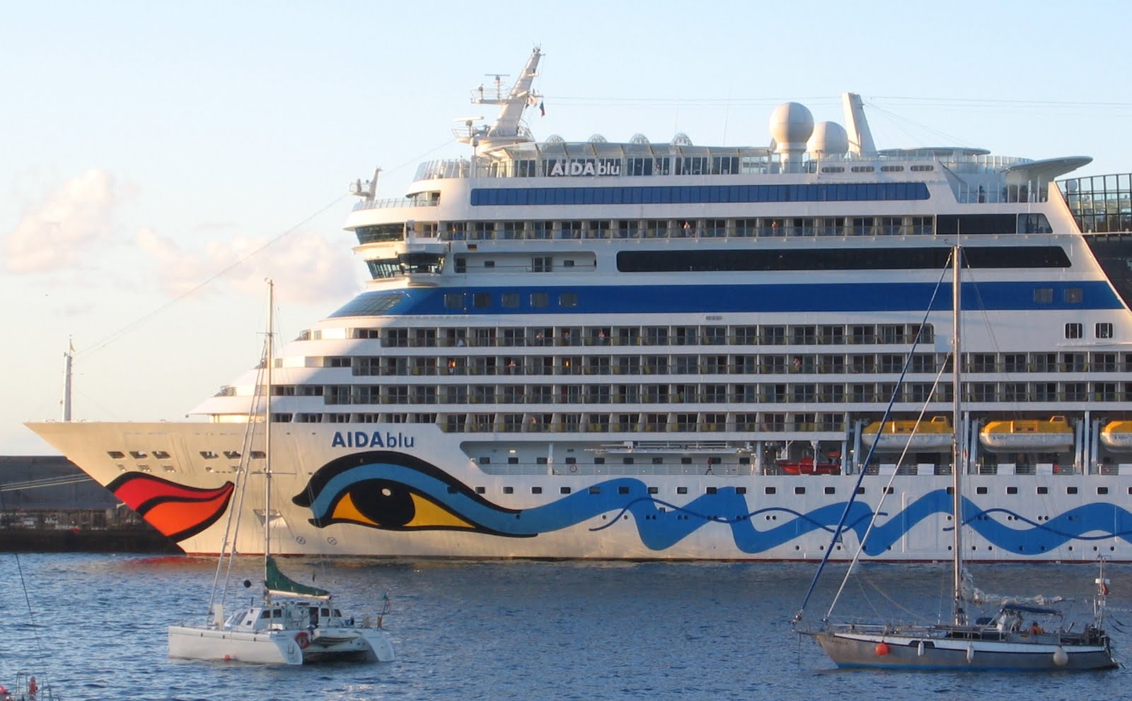 MADEIRA SHIPS: Grand Voyager & Aida Blu