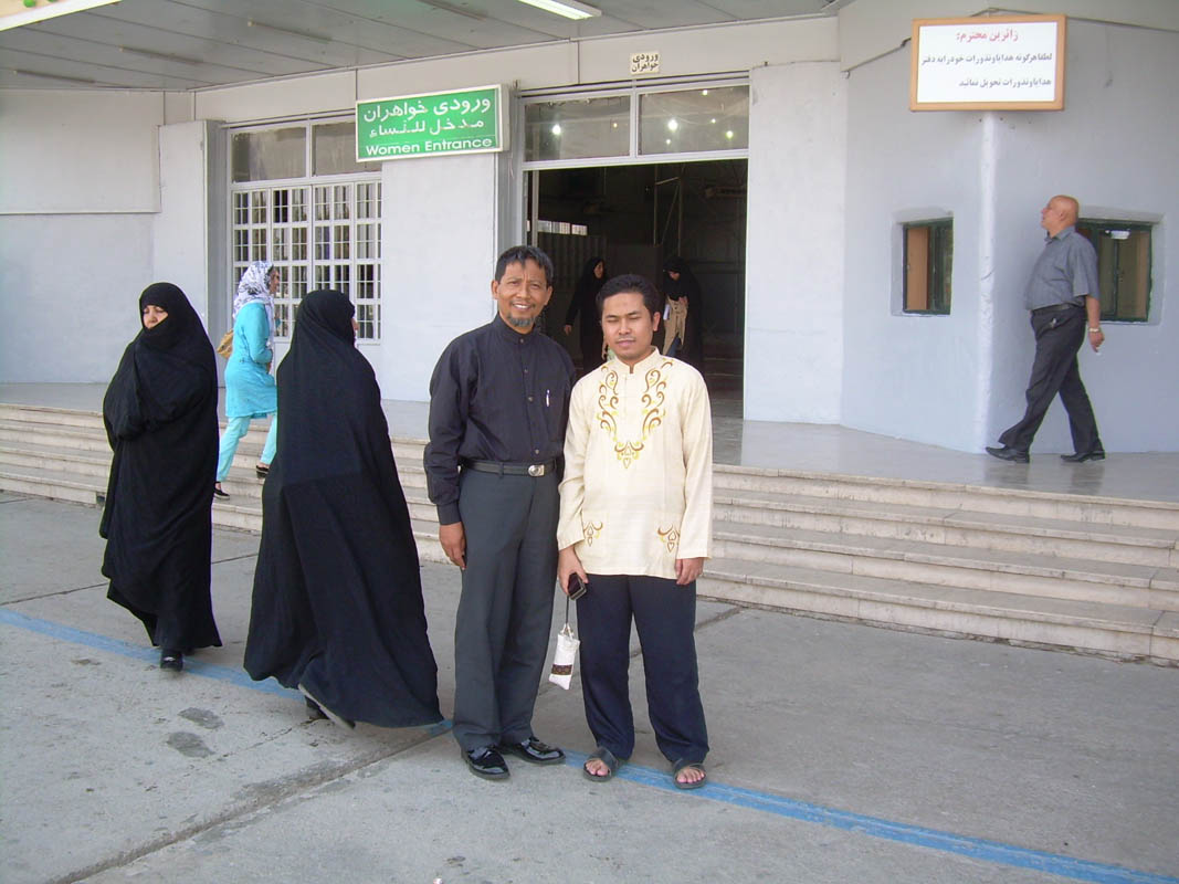 Peristiwa . . . .: foto Prof Ali Aziz di Iran