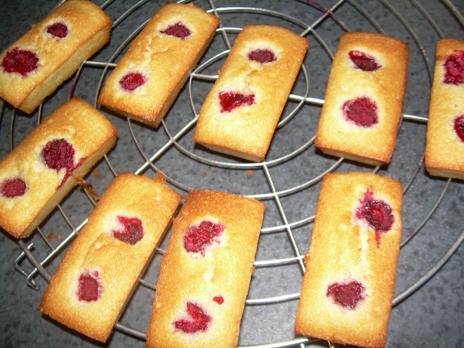 caliethancuisine: FINANCIERS (AUX FRAMBOISES, PEPITES DE CHOCOLAT ...