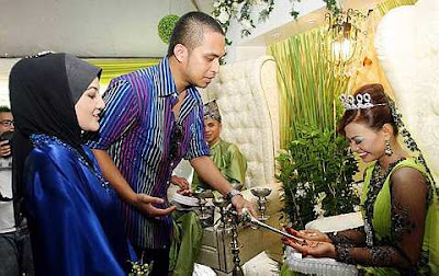 gossip artis malaysia: Along raja lawak berkahwin
