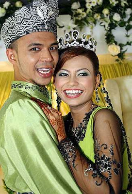 gossip artis malaysia: Along raja lawak berkahwin