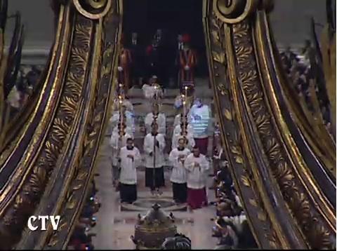 Roman Catholic Acolyte: Different Styles in Serving the Roman Rite Mass ...
