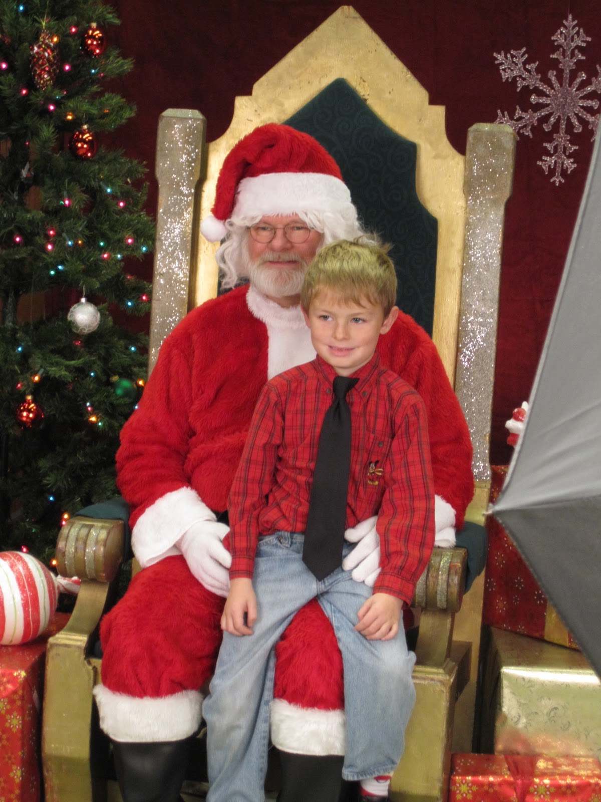 Enjoying Life With 4 Kids: Seeing Santa