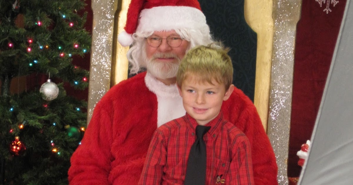 Enjoying Life With 4 Kids: Seeing Santa