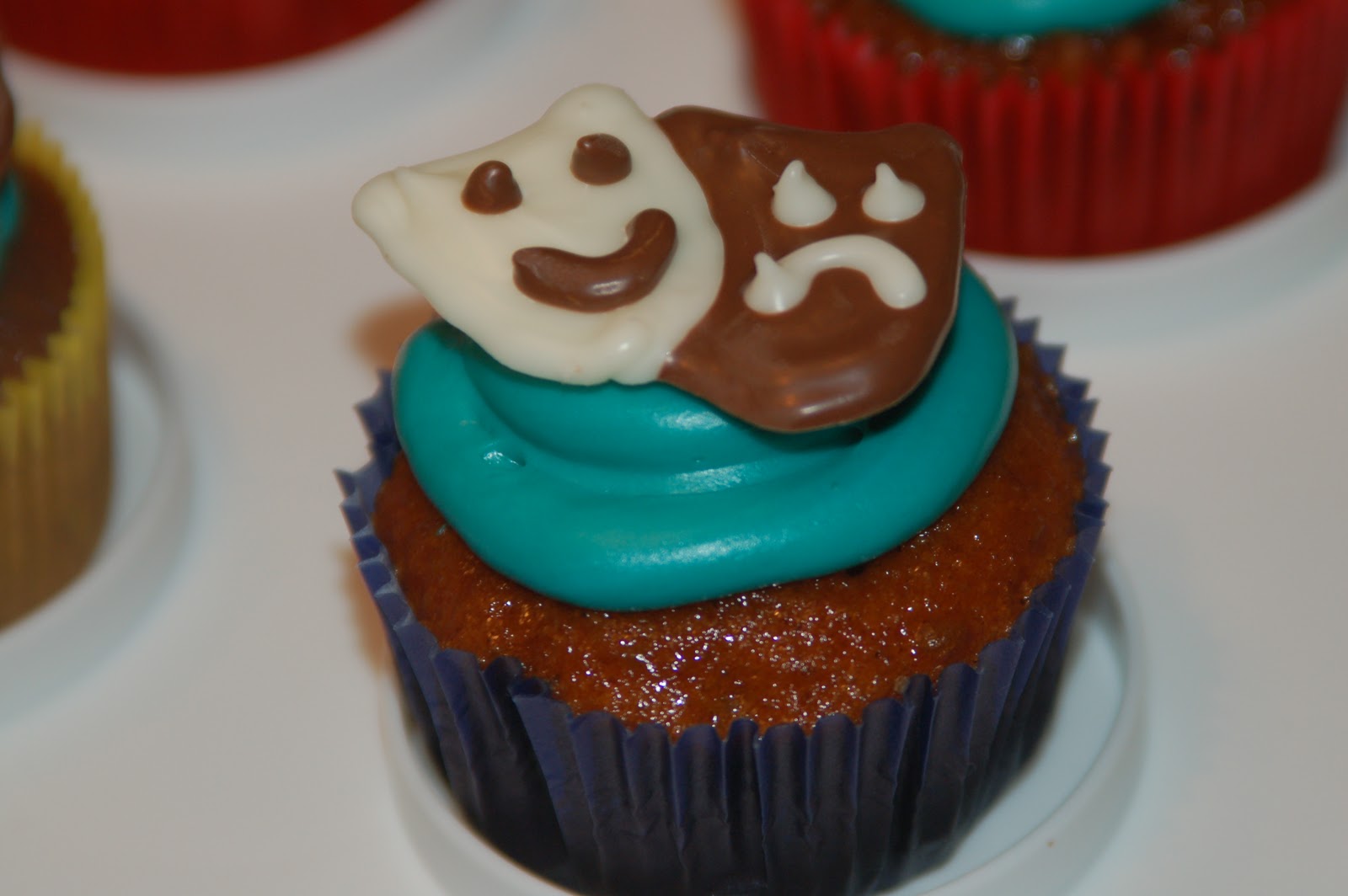 The Cakery: Drama Mask Cupcakes