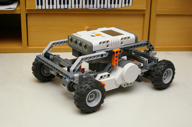 樂高 Lego 與 Arduino 機器人 Lego Nxt 藍牙遙控車