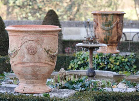 vignette design: Anduze Pots