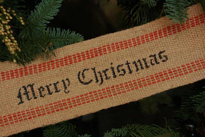 vignette design: How to Personalize a Basic Christmas Wreath