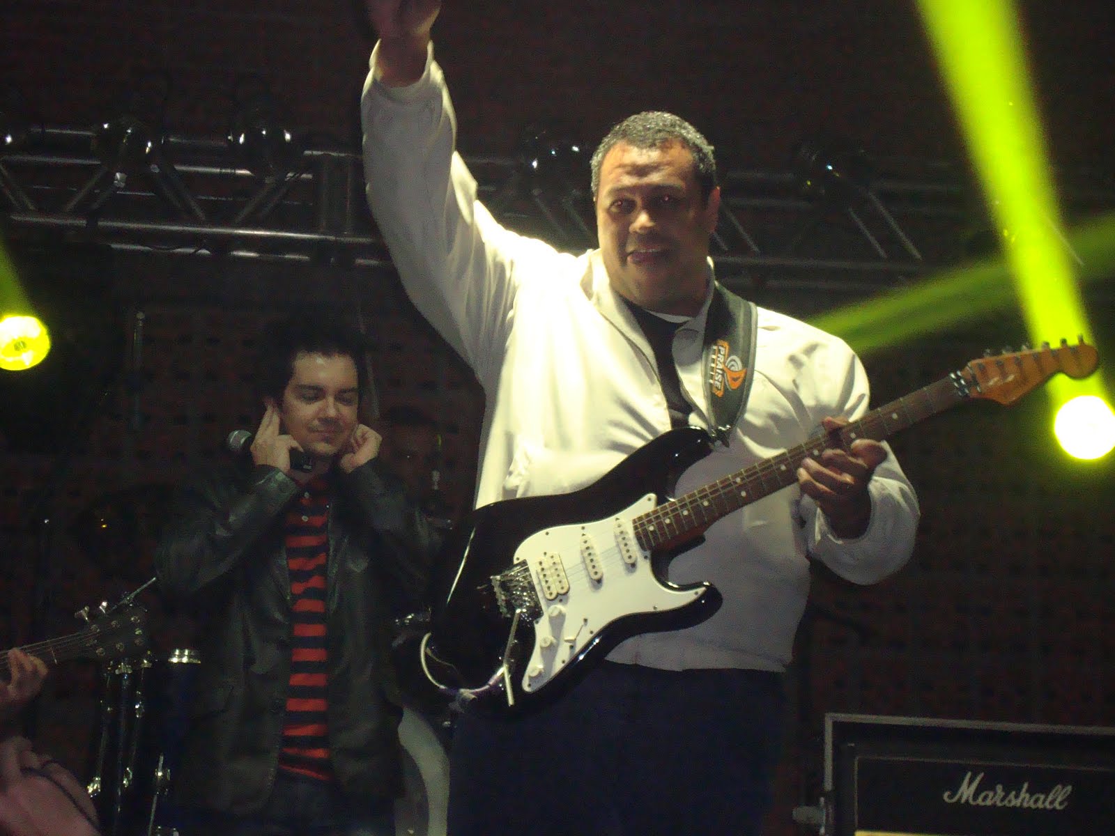 IGREJA MISSIONÁRIA UNIDA DE SERRA NEGRA: Show do Régis Danese no Guaçu ...