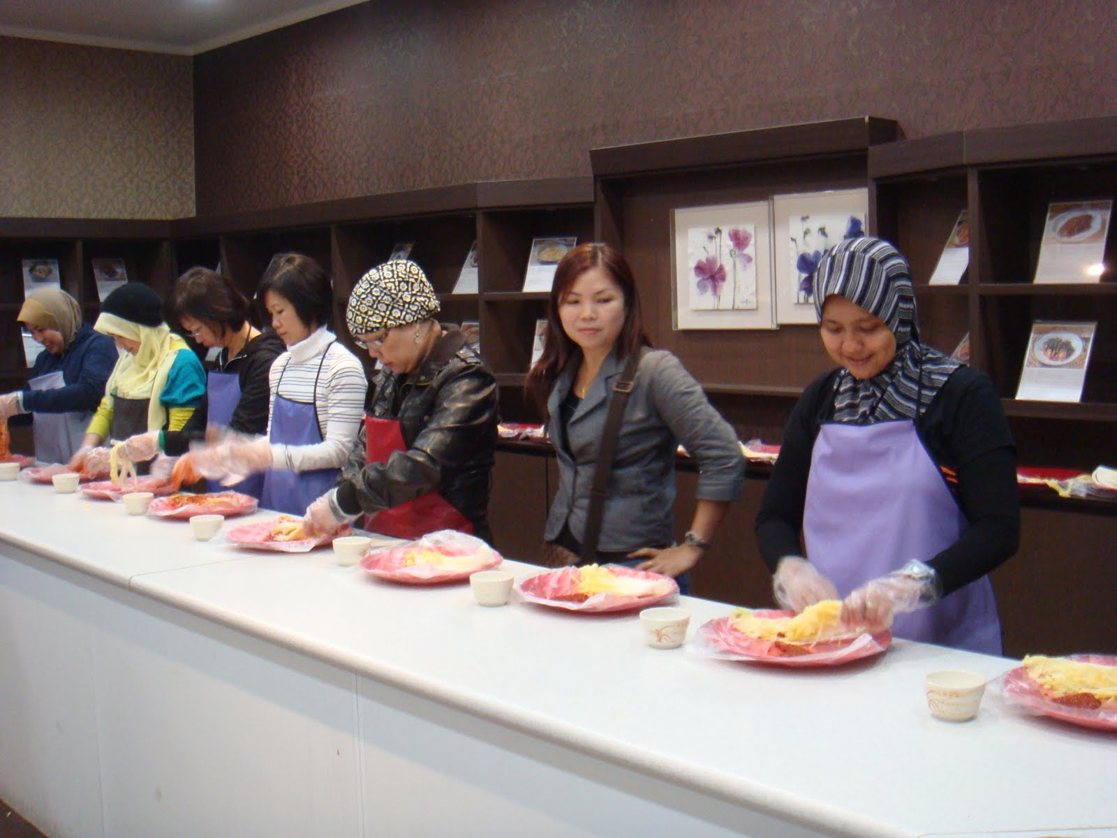 Papan tanda KimChi School punya la besar. Klu tak nampak juga, tak tahu ...