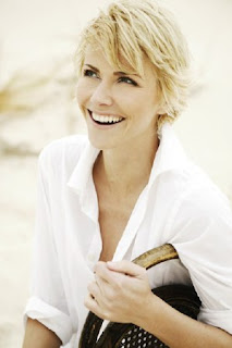 Ladies in Satin Blouses: Anne Wis (actress from Verbotene Liebe)