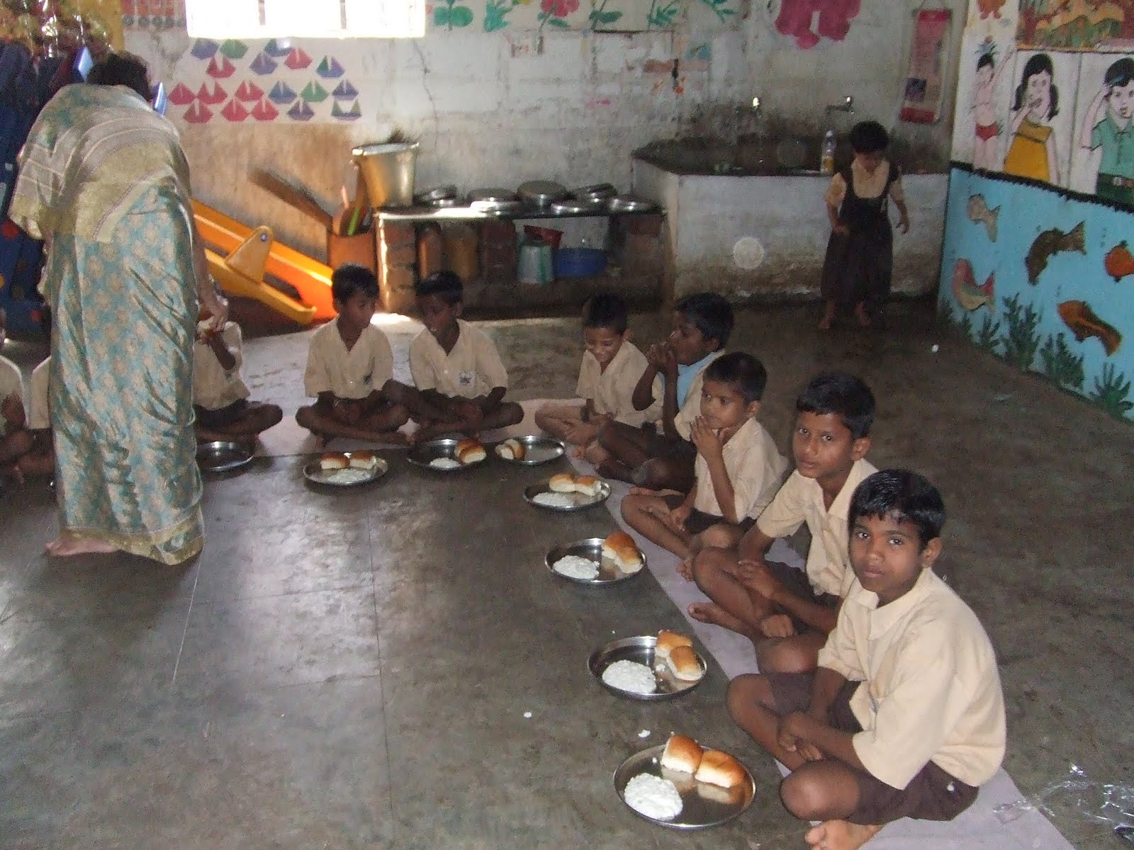 Hayley's Adventures in India: Creche and photos