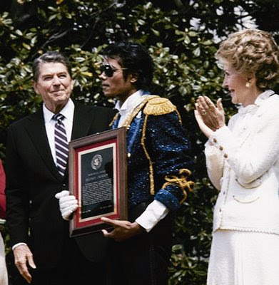 Michael Jackson con el presidente Ronald Reagan y su esposa Nancy Reagan