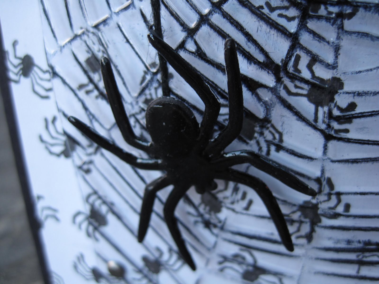 Lynda's Quiet Time : Makani's spider card- embossing plastic packaging