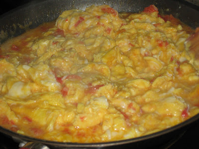 The Complete Art of Cooking: Oua batute cu Rosii (brekfast )