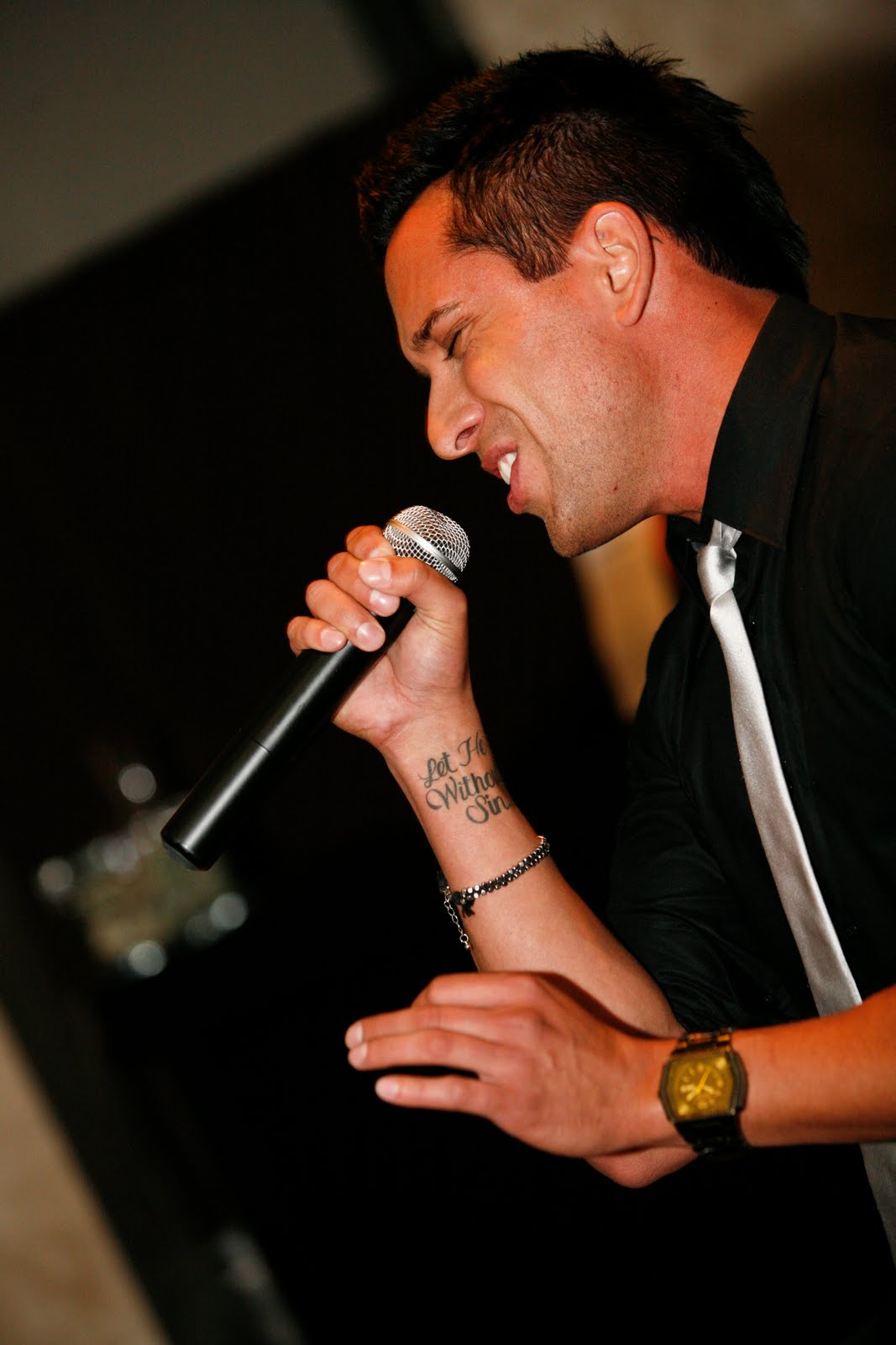 American Idol Finalist, David Hernandez, performs at Laguna Beach Wedding!