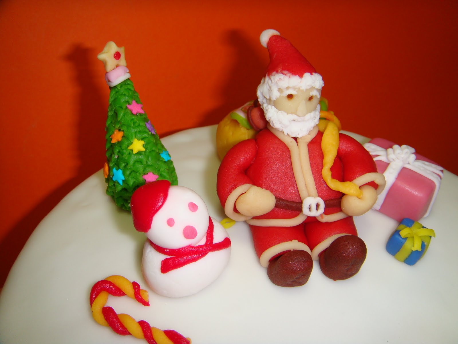 Yummy Baking: Santa Claus Fondant Cake