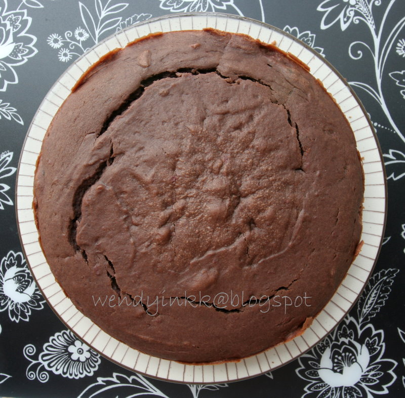 Table for 2.... or more: Red Velvet Cake Experiment with Roselle