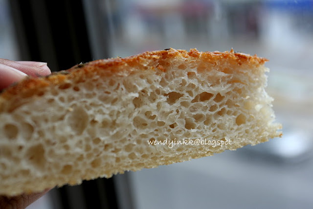 Table for 2.... or more: Artisan Foccacia Wannabe, a yummy failed attempt