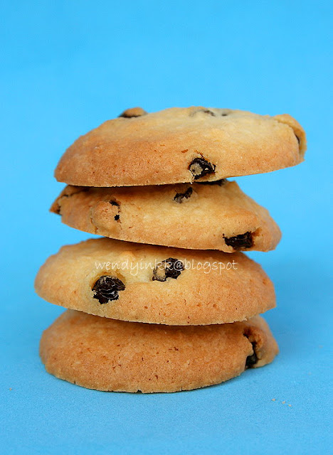 Table for 2.... or more: Coconut Currant Butter Cookies